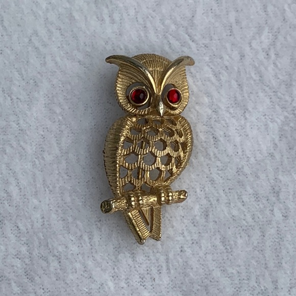 Avon | Jewelry | Vintage Avon Gold Owl Brooch With Red Eyes | Poshmark